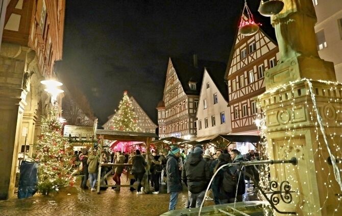 Weihnachtsmarkt Waiblingen: Was steht 2023 an und was kosten Glühwein ...
