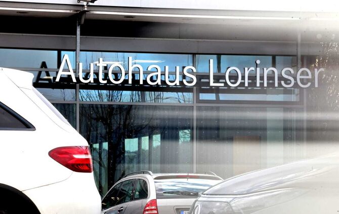Elegantes Autohaus Lorinser Waiblingen Bild