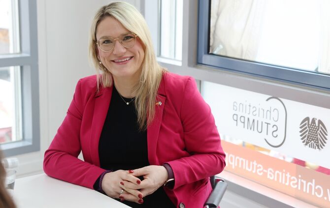 Mütter an die Macht: Christina Stumpp kehrt bald mit Baby nach Berlin ...