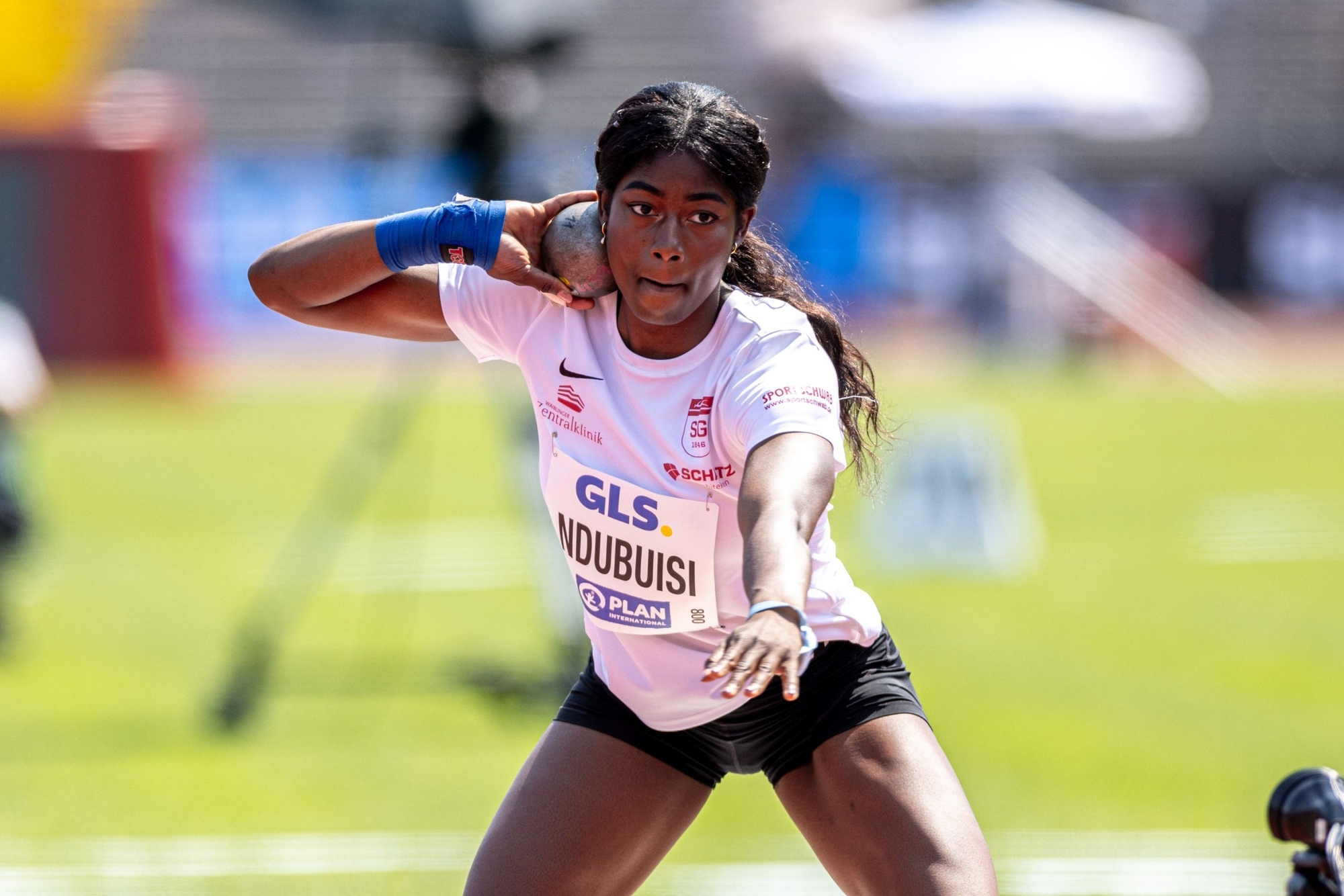 18,08 Meter: Kugelstoßerin Nina Ndubuisi (SG Schorndorf) knackt magische Marke - Sport-News aus ...