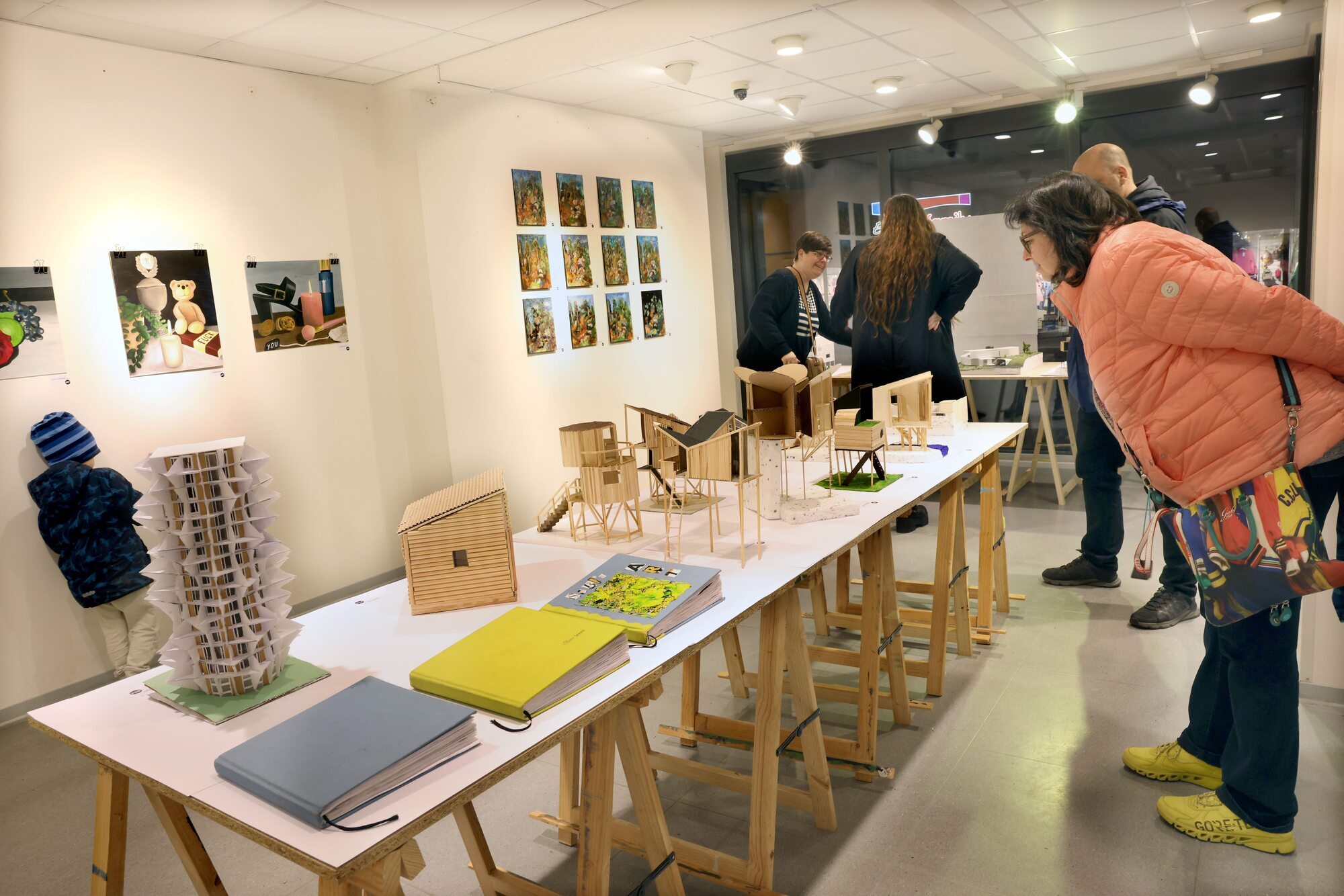 Schüler-Werke statt Laden-Leerstand: Chance für kurze Kunstschau in ...