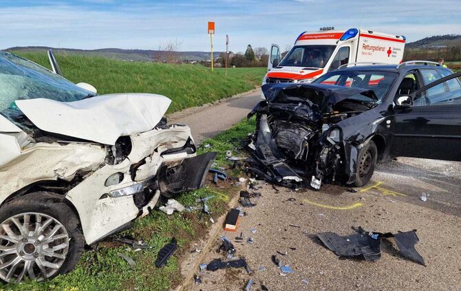 Unfall in Kernen-Rommelshausen: Zwei Personen schwer verletzt - Straße gesperrt - Polizeibericht ...