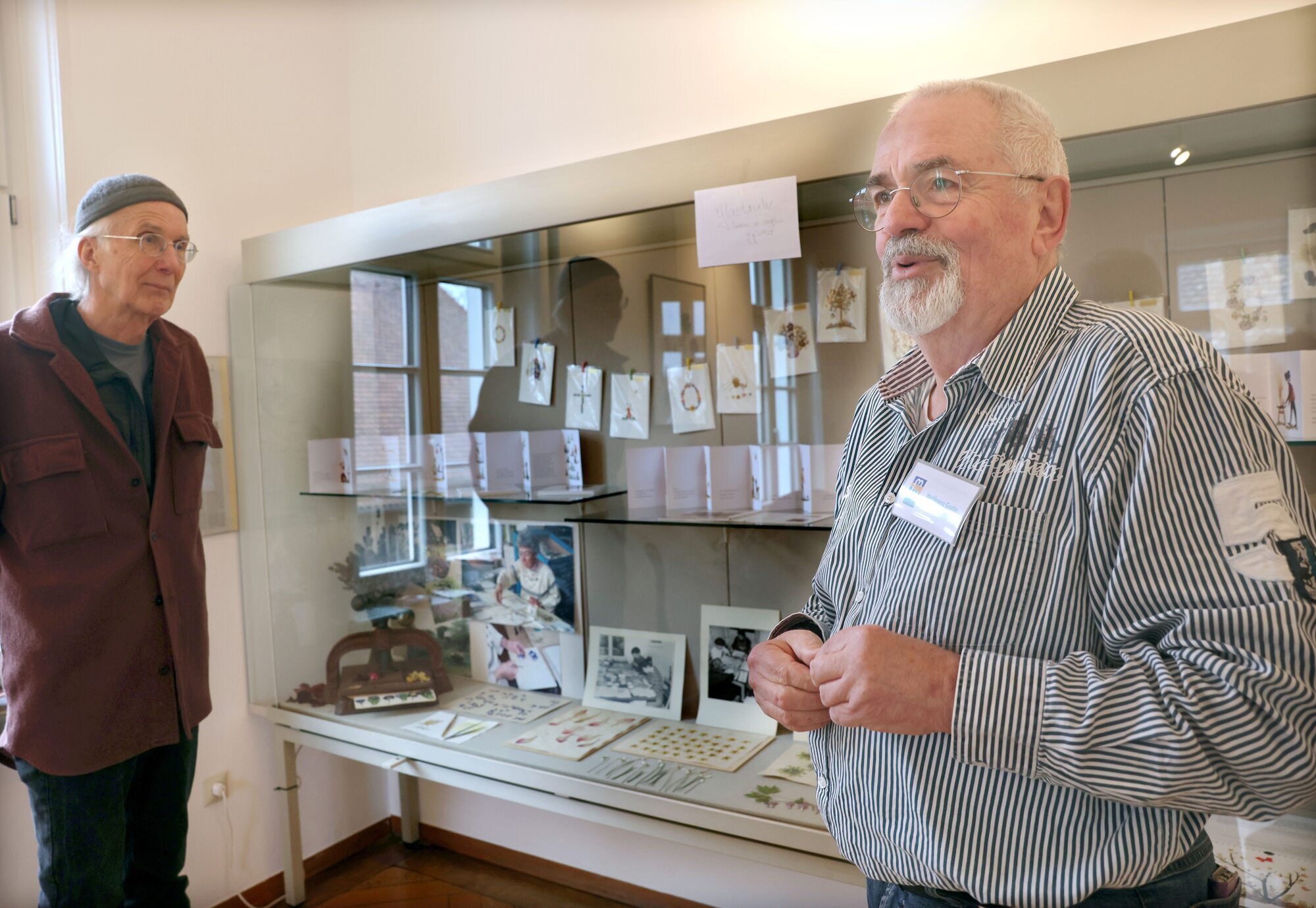 Neue Ausstellung im Museum Welzheim: Kunstwerke aus getrockneten Blüten ...