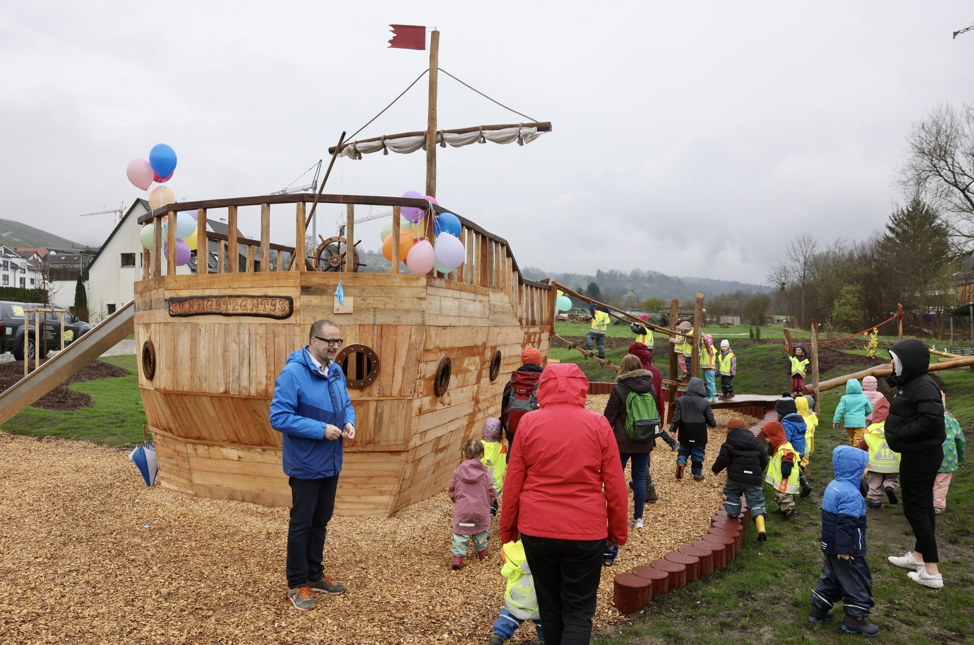 Weinstadt-Schnait: Neuer Spielplatz eingeweiht - nebenan noch freie ...