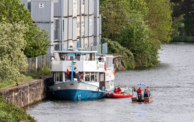 Havarie bei Remseck: Schiff "Neckar Käpt'n" mit Problemen – DLRG im ...