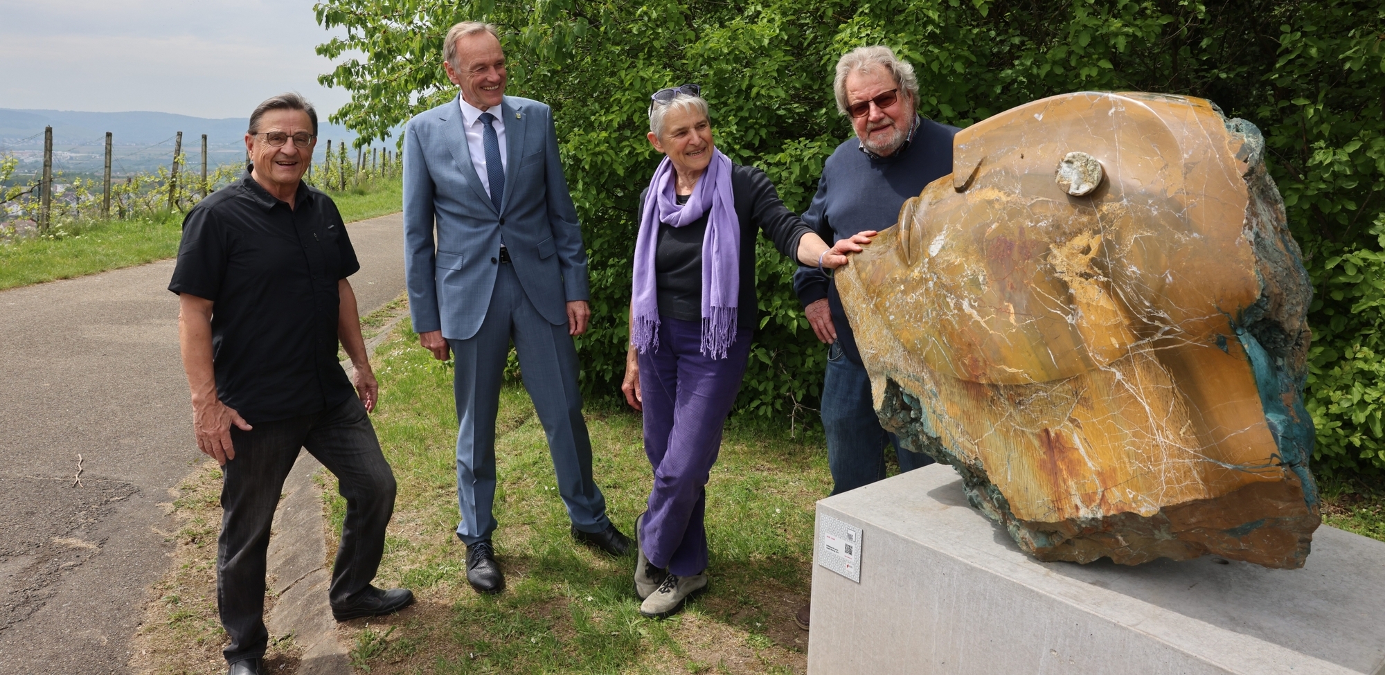 Korb: Zehn neue Kunstwerke für die 18. Ausstellungsreihe "Köpfe am ...