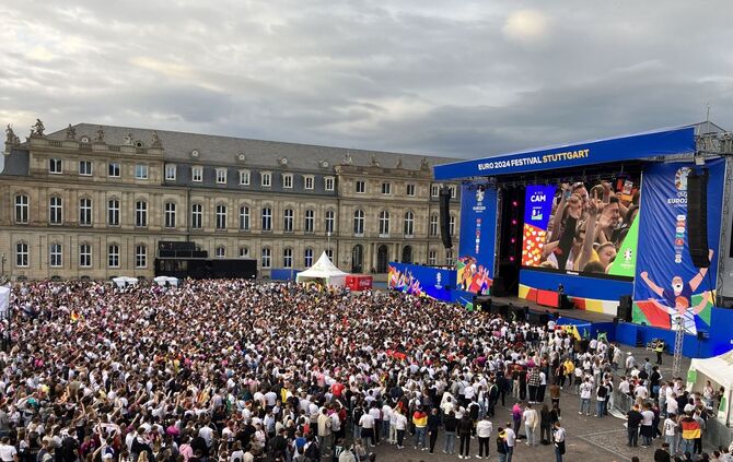 Blaulicht-Tag in Fanzone Stuttgart: Das wird am 7. Juli am Schlossplatz ...