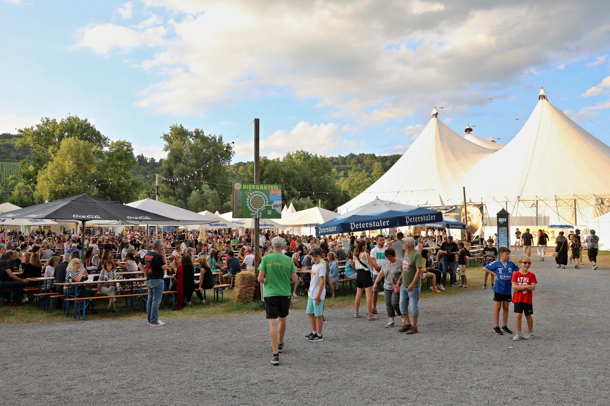 Alles Wichtige zum Zeltspektakel Winterbach: Parken, Biergarten ...