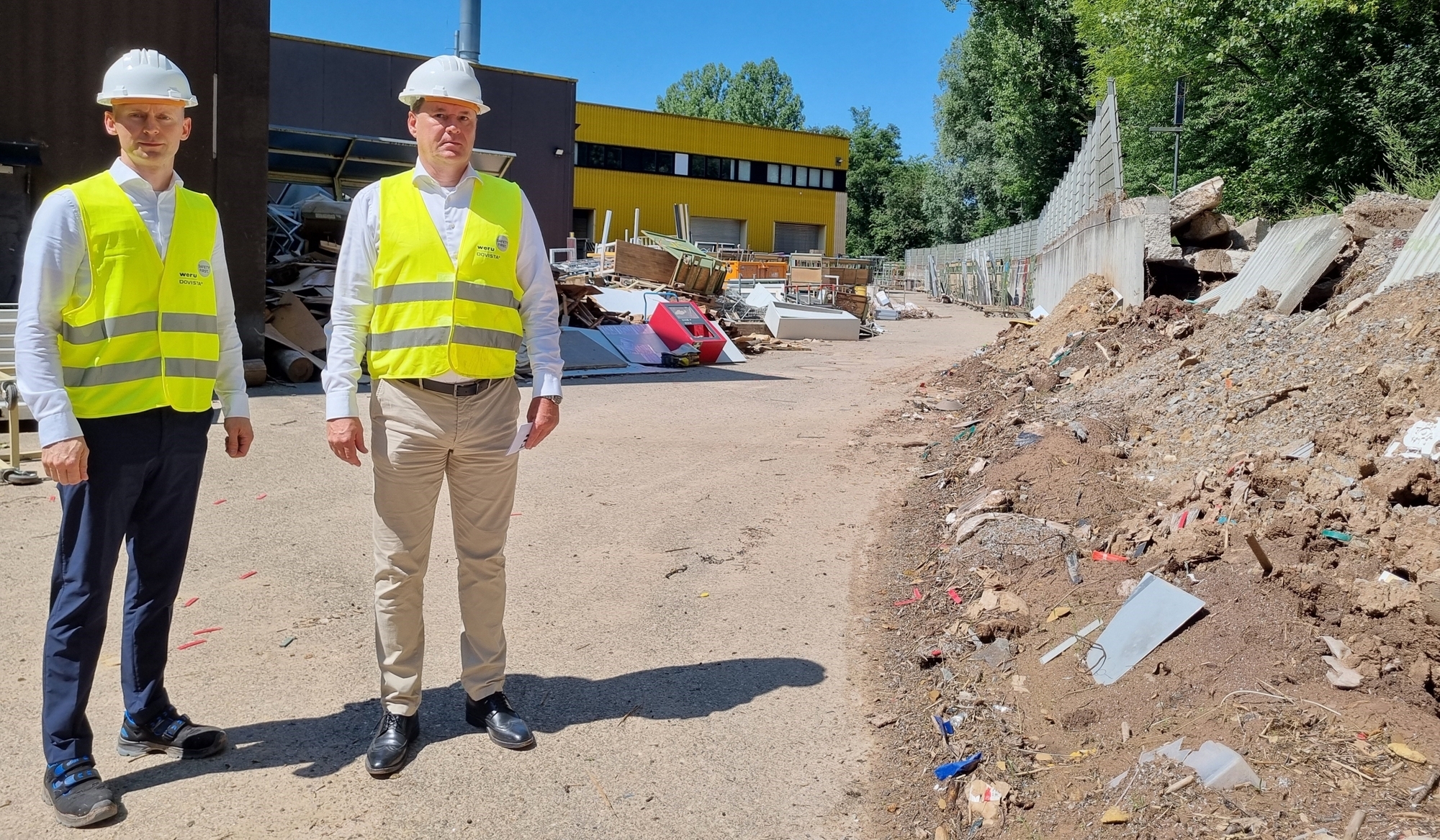 Nach Ankündigung der Weru-Werksschließung: IG-Metall-Mahnwache in ...