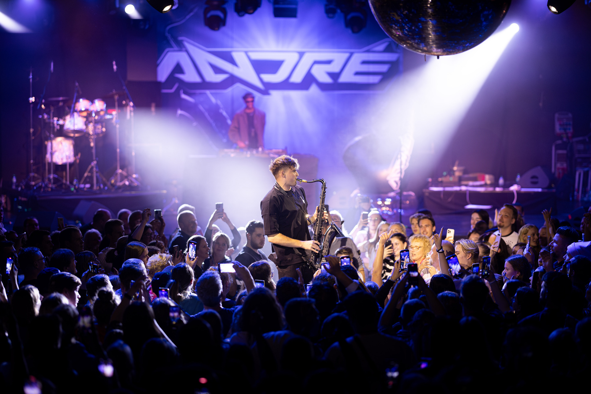"Der Typ mit dem Saxofon": EM-Kultstar André Schnura spielt Konzert in ...