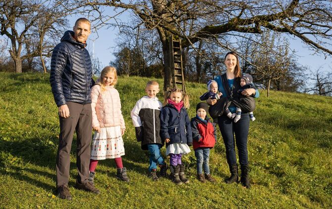 Sechsköpfige Waiblinger Familie bekommt Zwillinge - wie schaffen sie ...