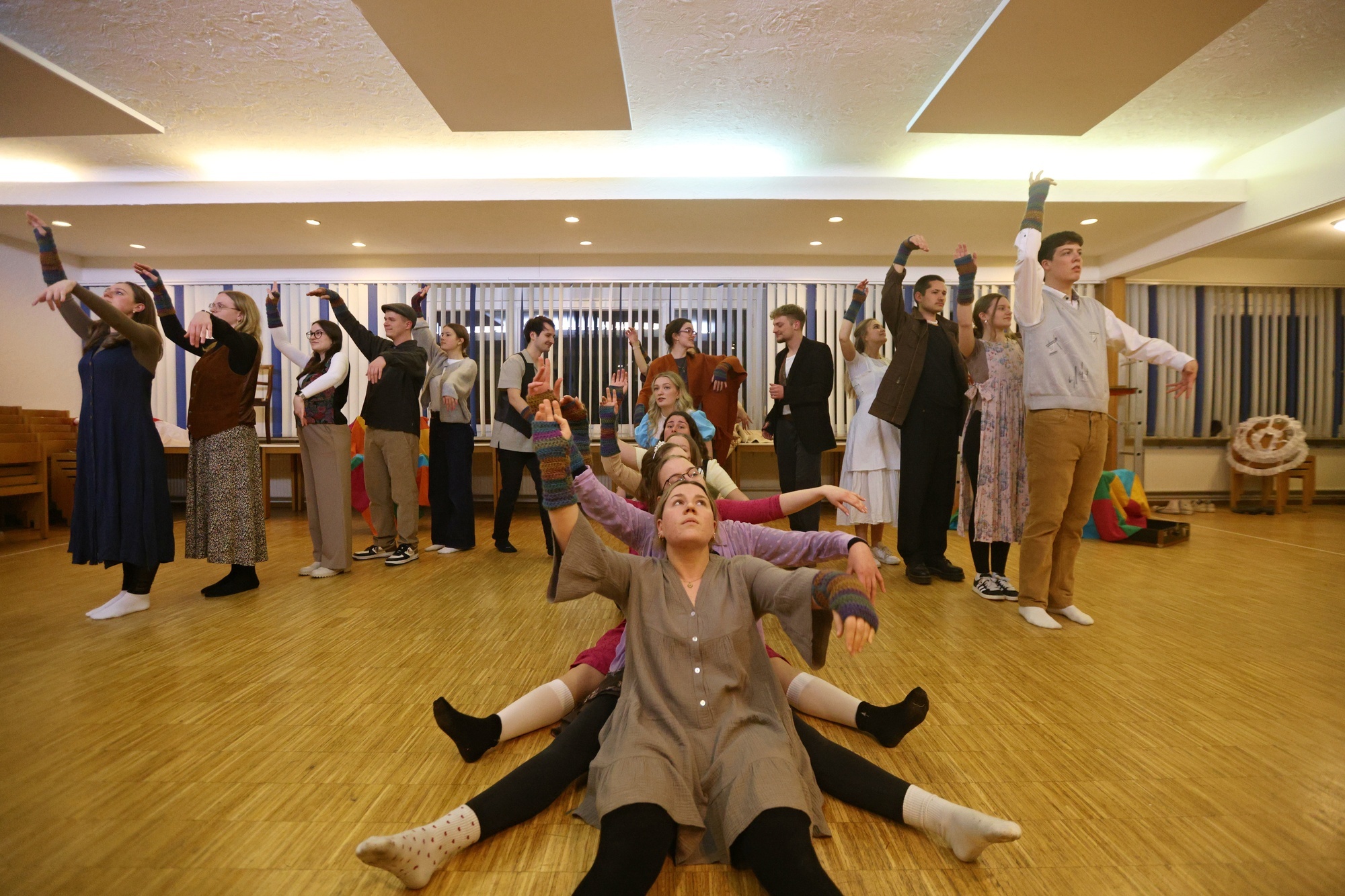 "Alice by Heart": Junger Chor Fellbach bringt in Schmiden Musical auf die Bühne - Nachrichten ...