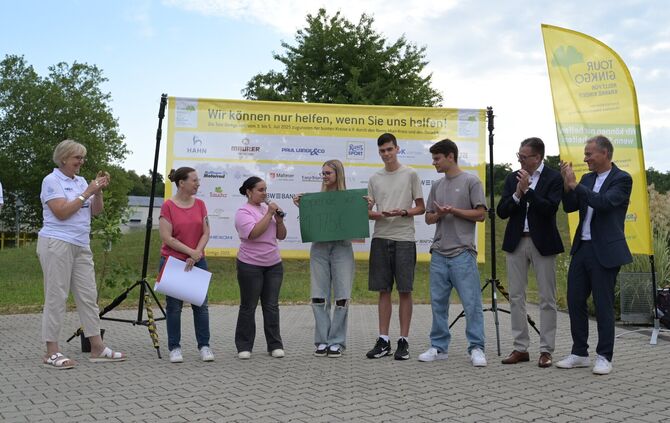 Video bokep jubir dan cina she showed up in shredded jeans