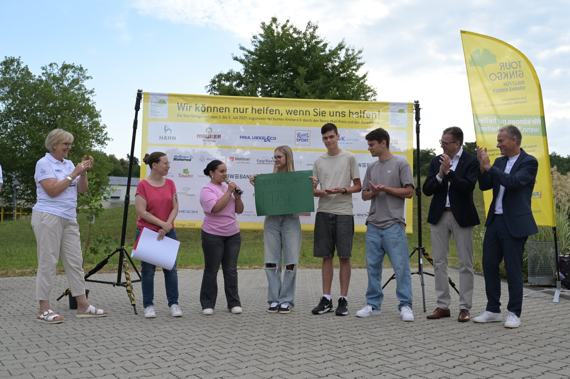 Video bokep jubir dan cina she showed up in shredded jeans