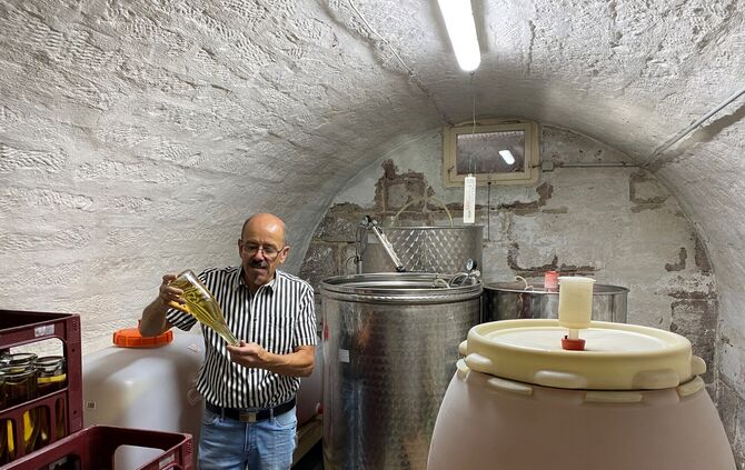 Leutenbach: Wie Mostkönig Bernhard Müller um den Ruf des Apfelweins ...