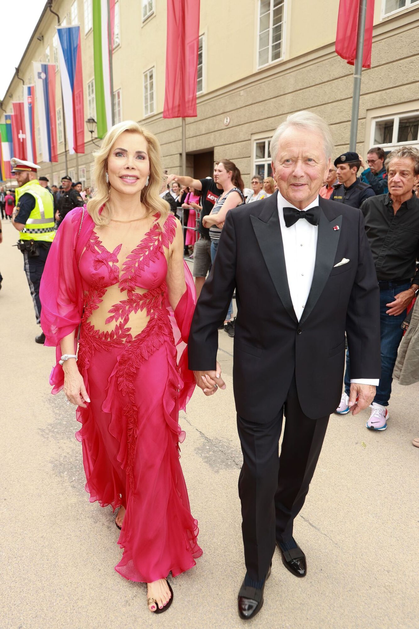 Wolfgang Porsche und Gabriela zu Leiningen haben geheiratet - Baden-Württemberg - Zeitungsverlag ...