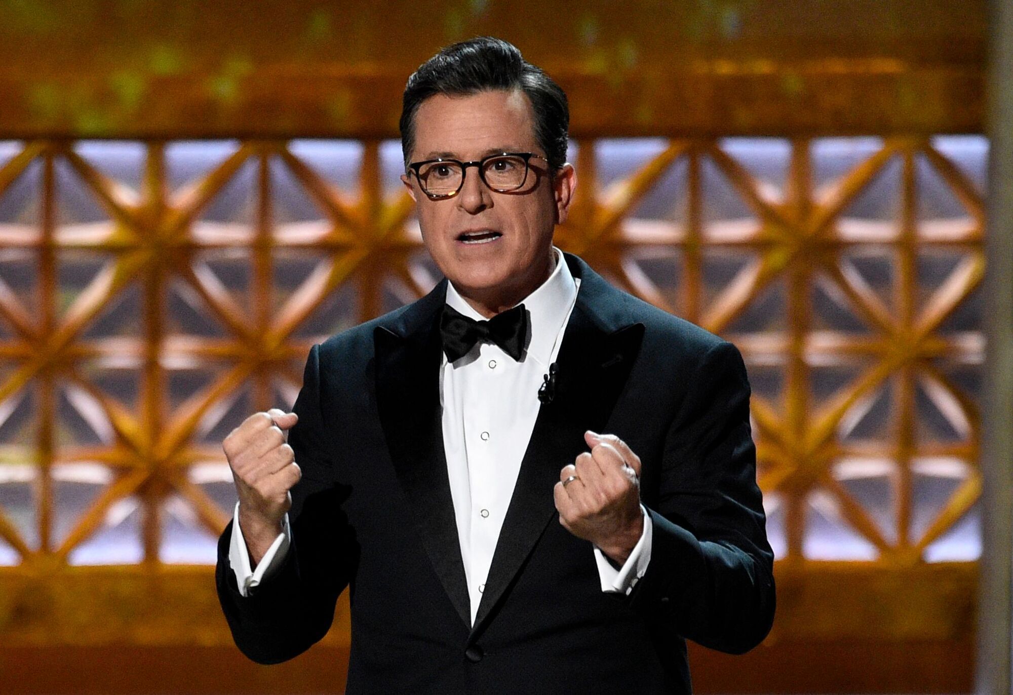 «Einschläfern»: Trump attackiert Moderator Colbert - Kultur ...