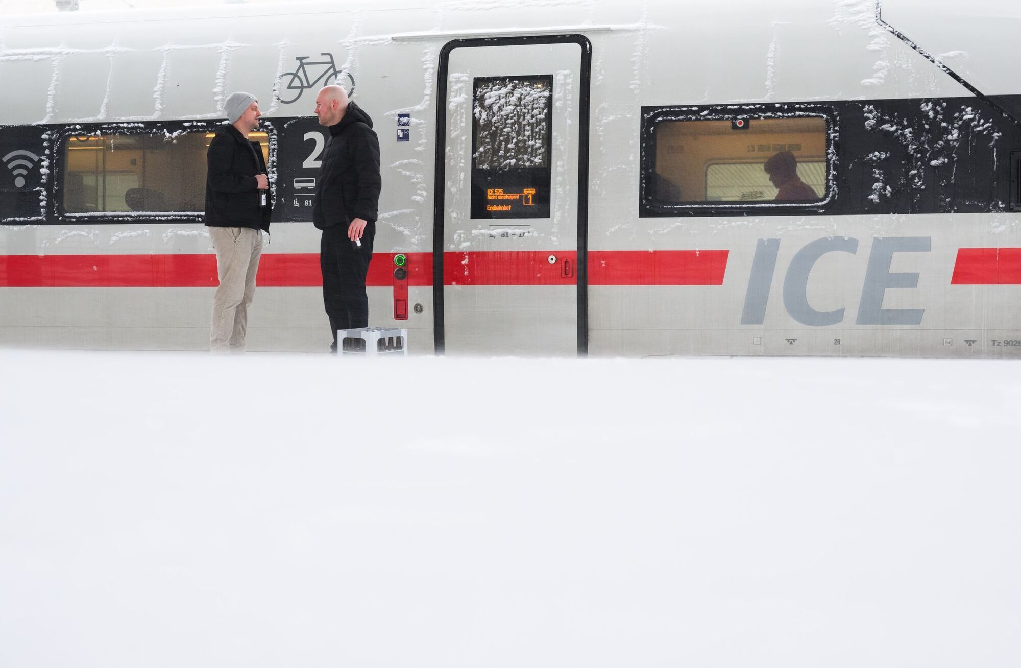 Auf dem Weg nach Freiburg: HSV-Fans stranden in Hannover - Baden ...