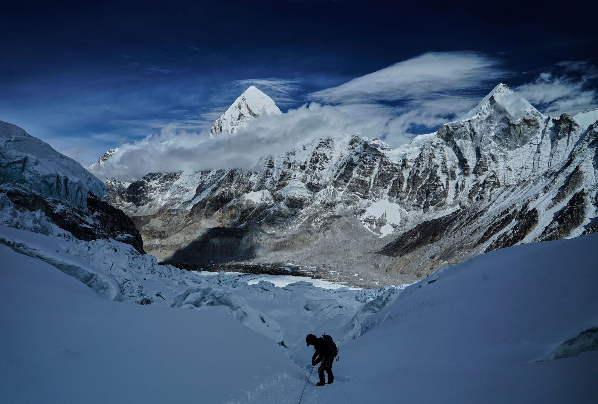 Mount Everest: Rekordzahl an Kletterzulassungen - Panorama ...