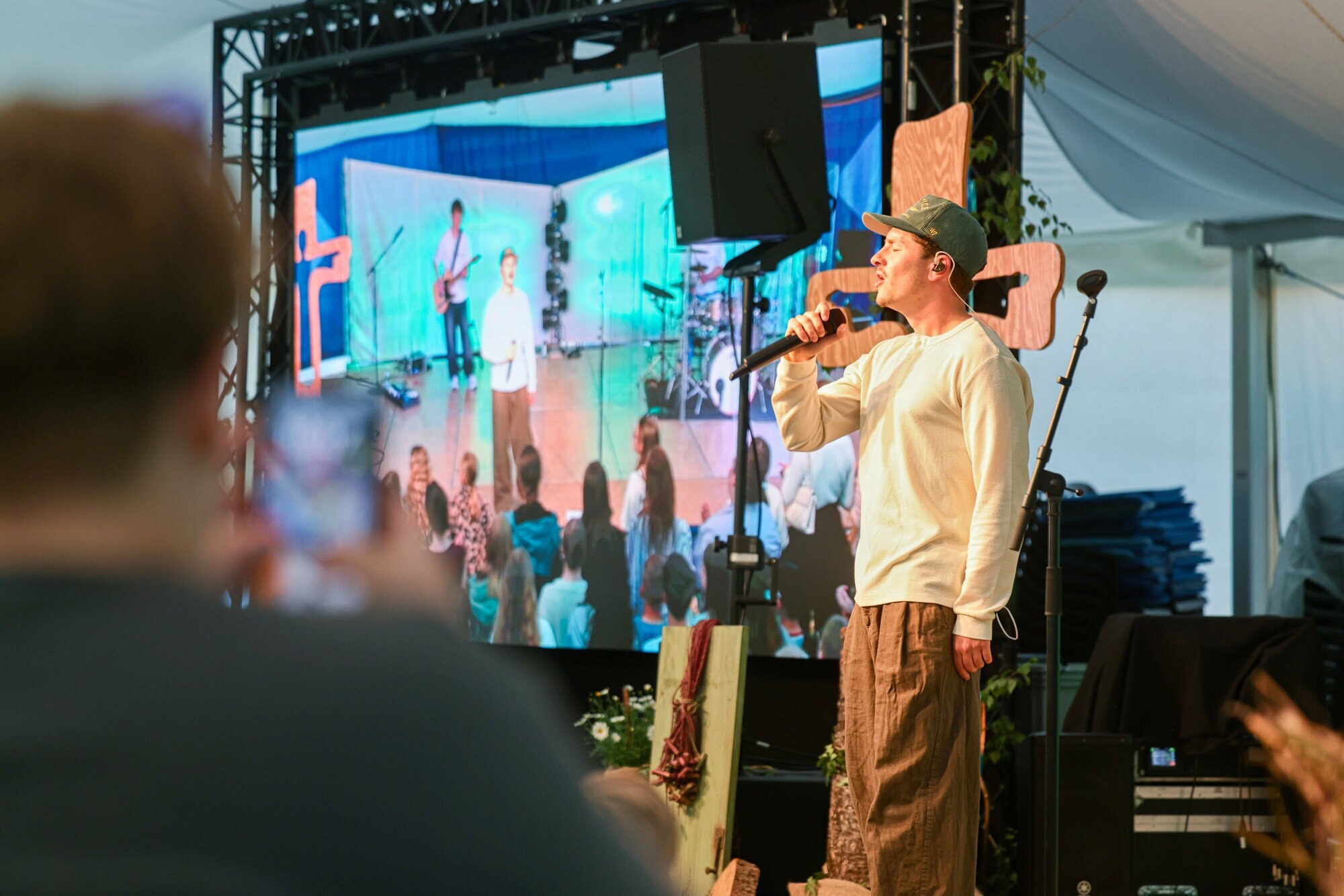 Zeltkirche Welzheim: Rapper Copain findet Heimat im christlichen ...