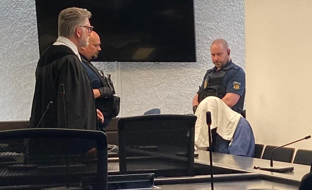 Tagesvater missbraucht Kinder: Eltern durchleiden ersten Prozesstag ...