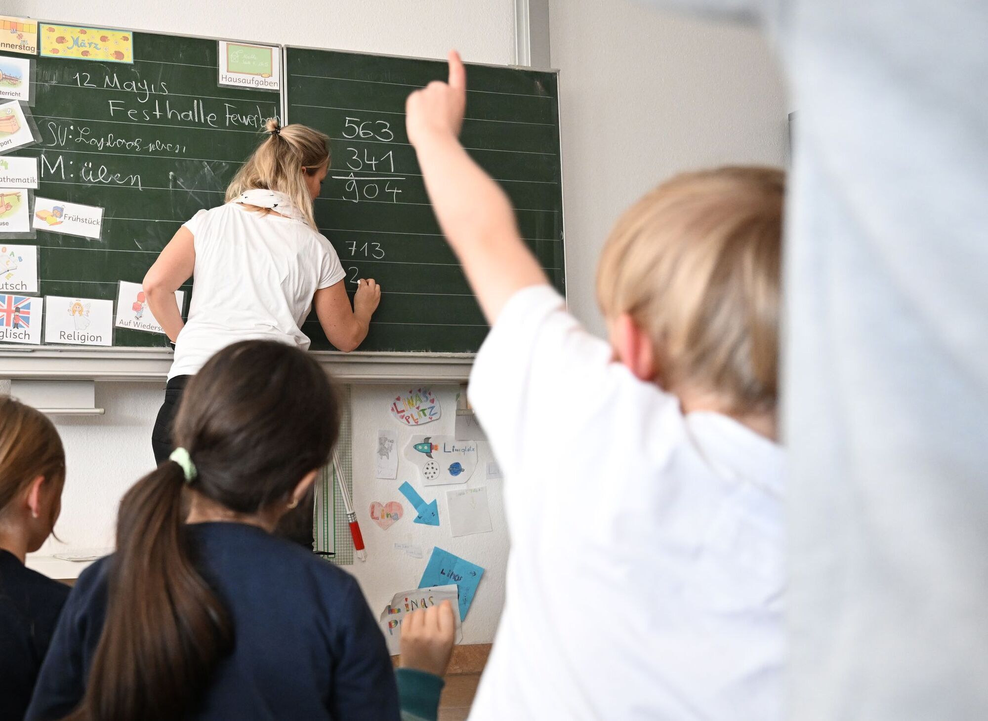 Bildungsexperten für Social Media-Verbot an Grundschulen - Nachrichten ...