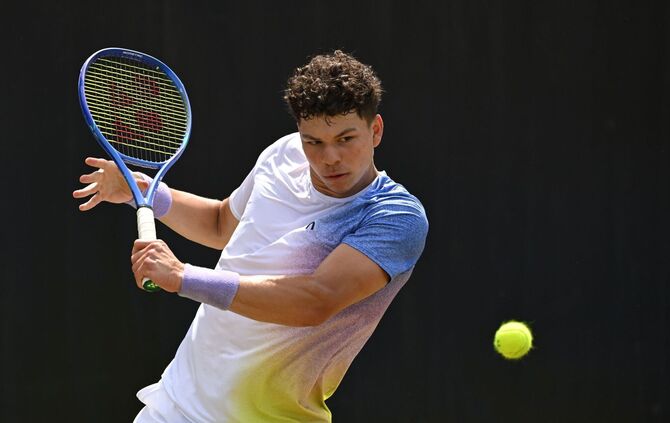 Regen bremst Tennisstars – Shelton muss nachsitzen - Baden-Württemberg ...