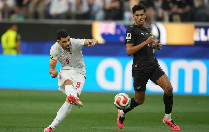 Irans Fußballer senden Botschaften - im und nach dem Spiel - Sport-News ...