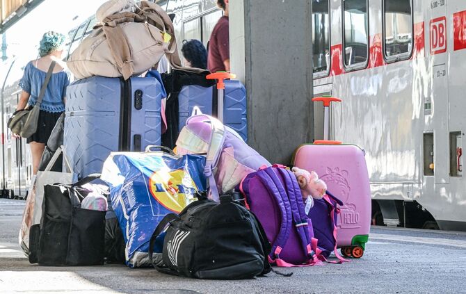 Technikpanne legt Bahn lahm – Tausende steckten fest - Baden ...