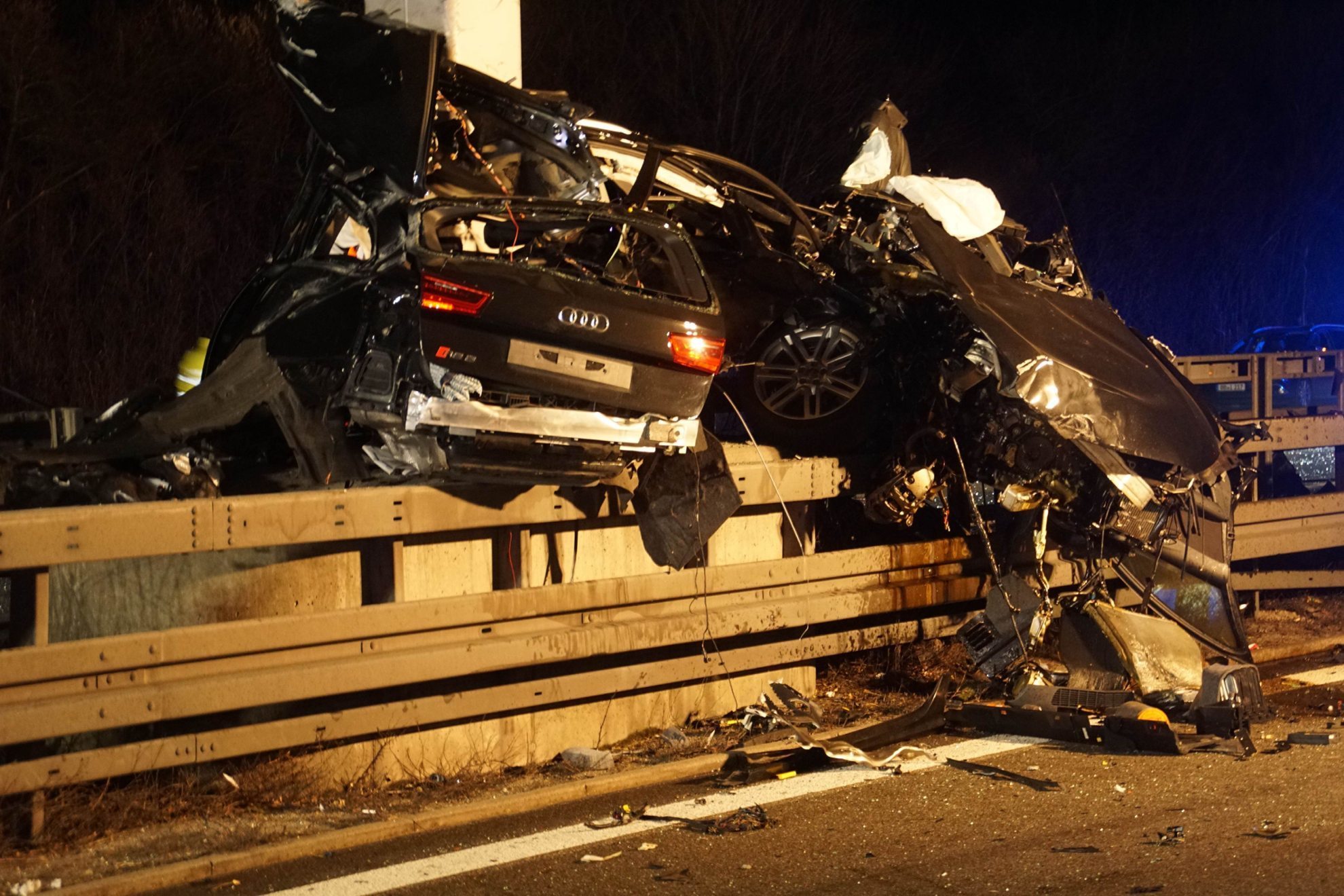 A81 Nach Schwerem Unfall Gesperrt Nachrichten Aus Stuttgart A81 Nach Schwerem Unfall Gesperrt Nachrichten Aus Stuttgart